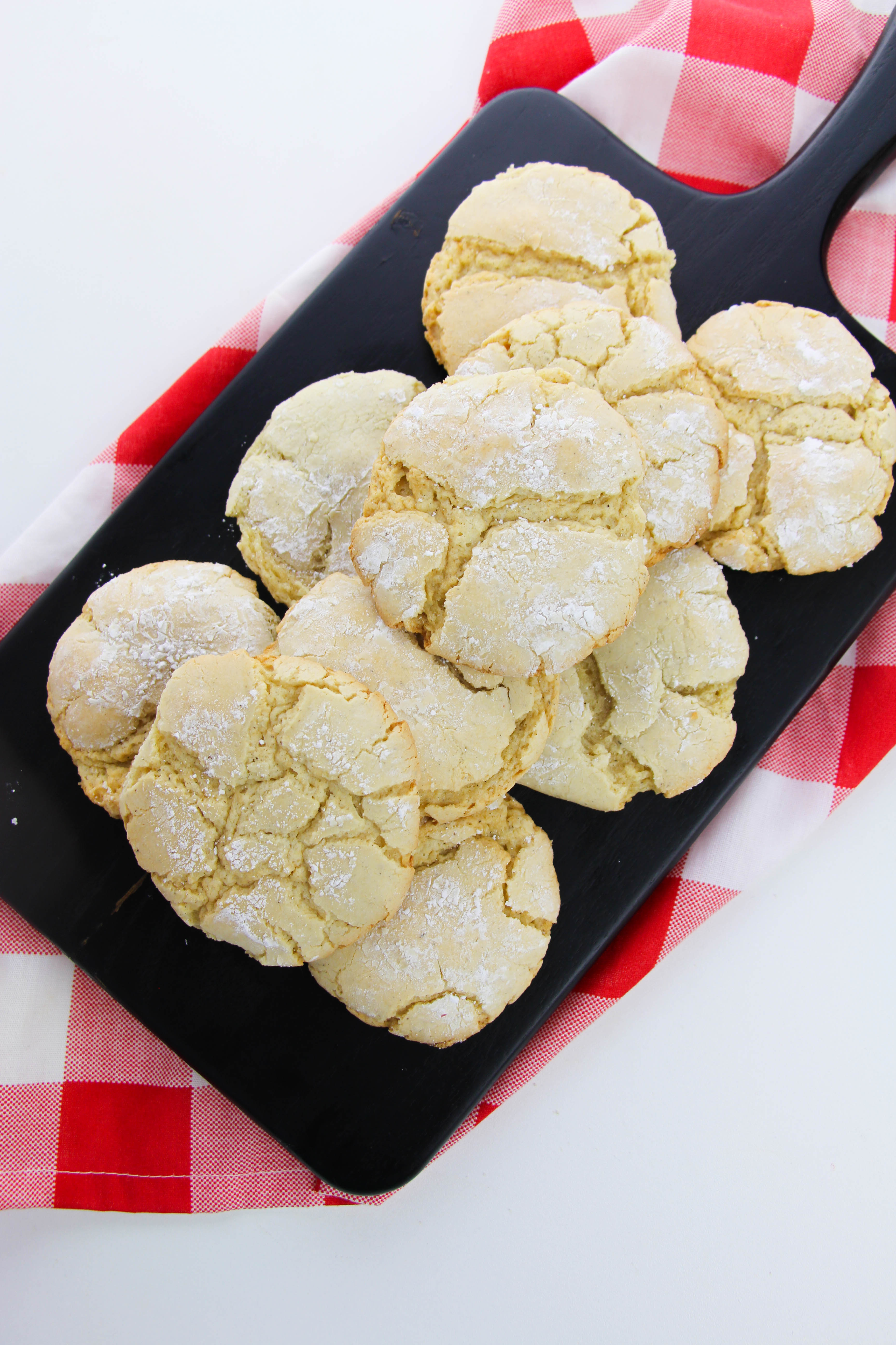 Easy Vanilla Crinkle Cookies (Cake Mix Recipe!) - Made In A Pinch