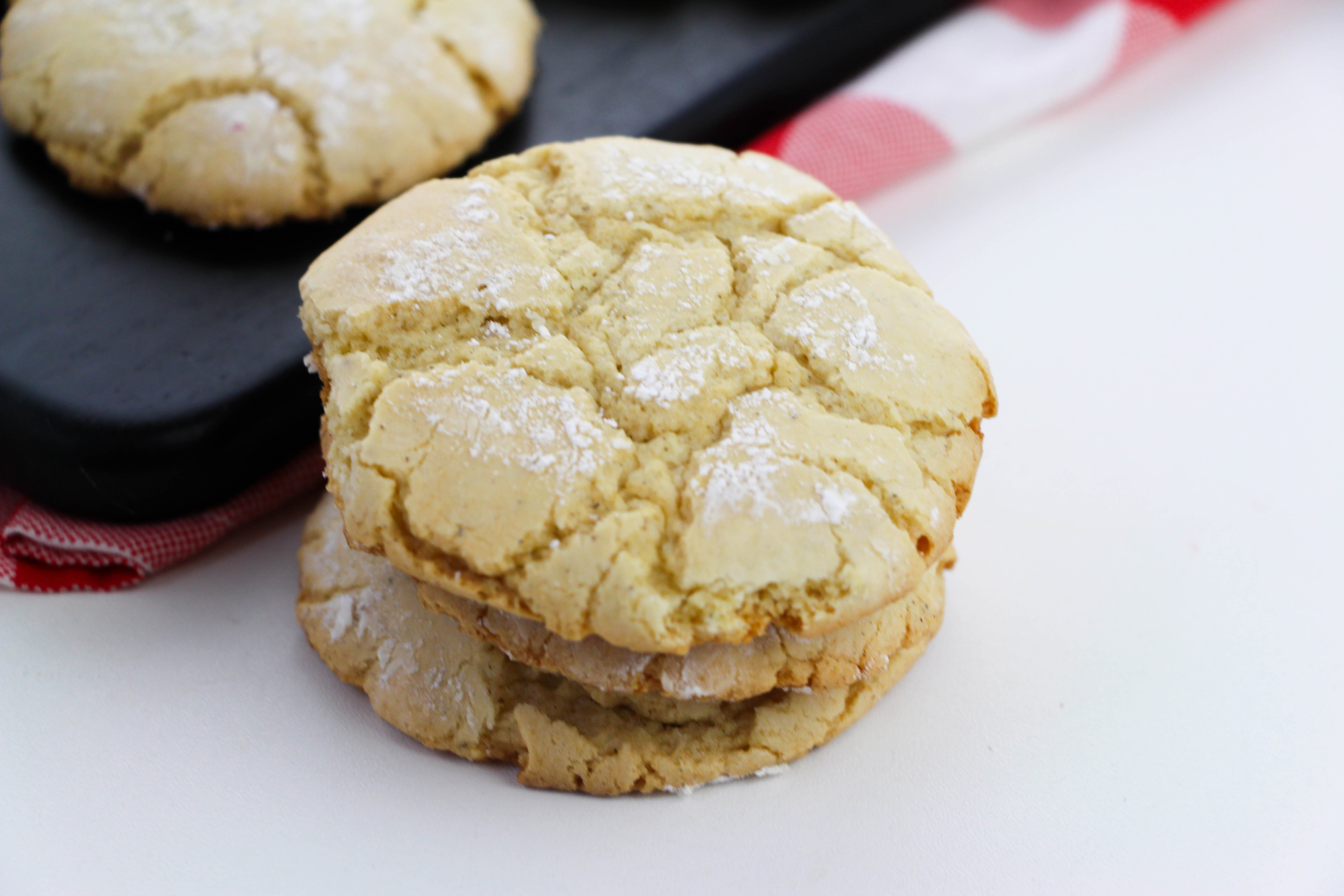 Easy Vanilla Crinkle Cookies (Cake Mix Recipe!) - Made In A Pinch
