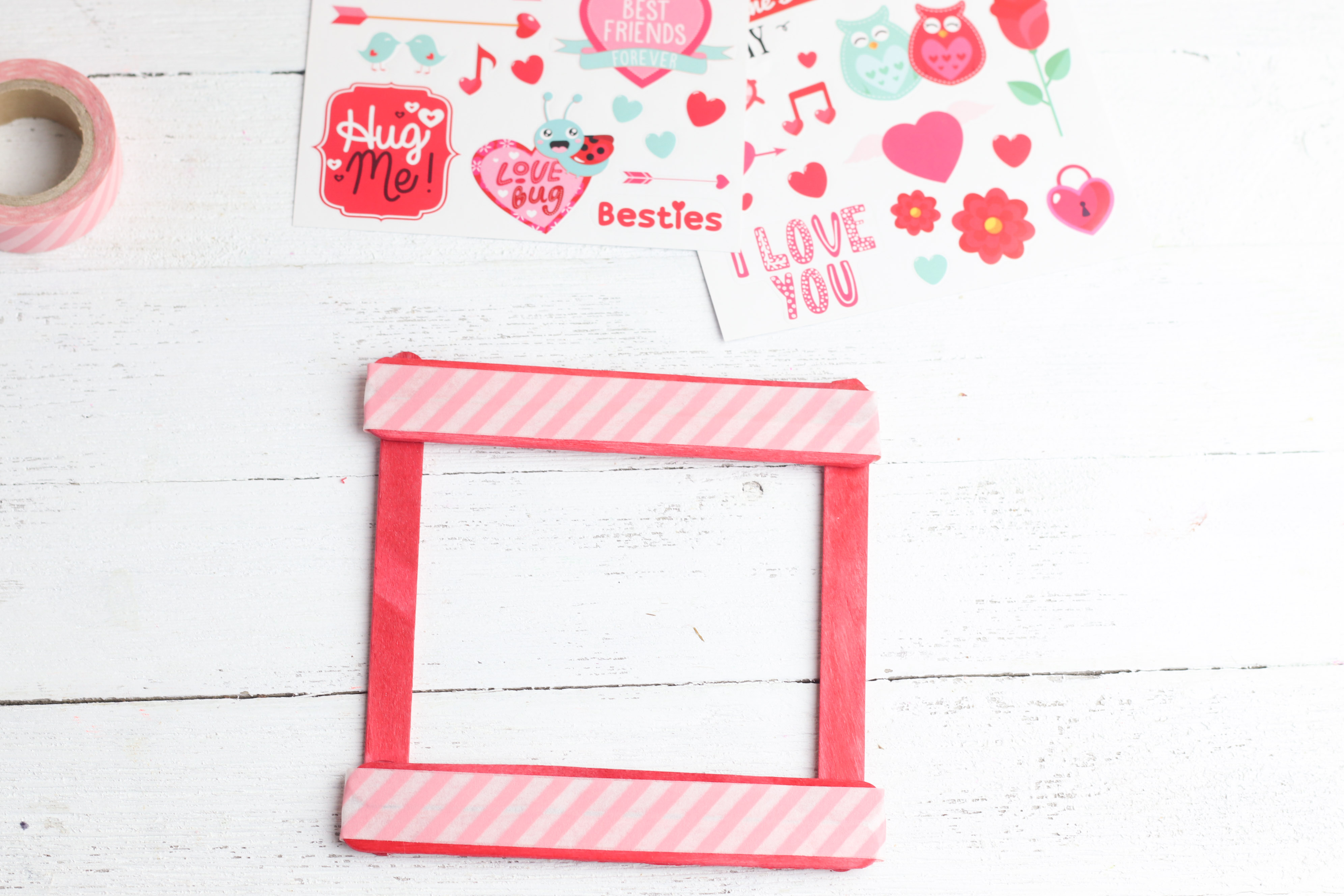 Cute DIY Valentine's Day Frame - Made In A Pinch