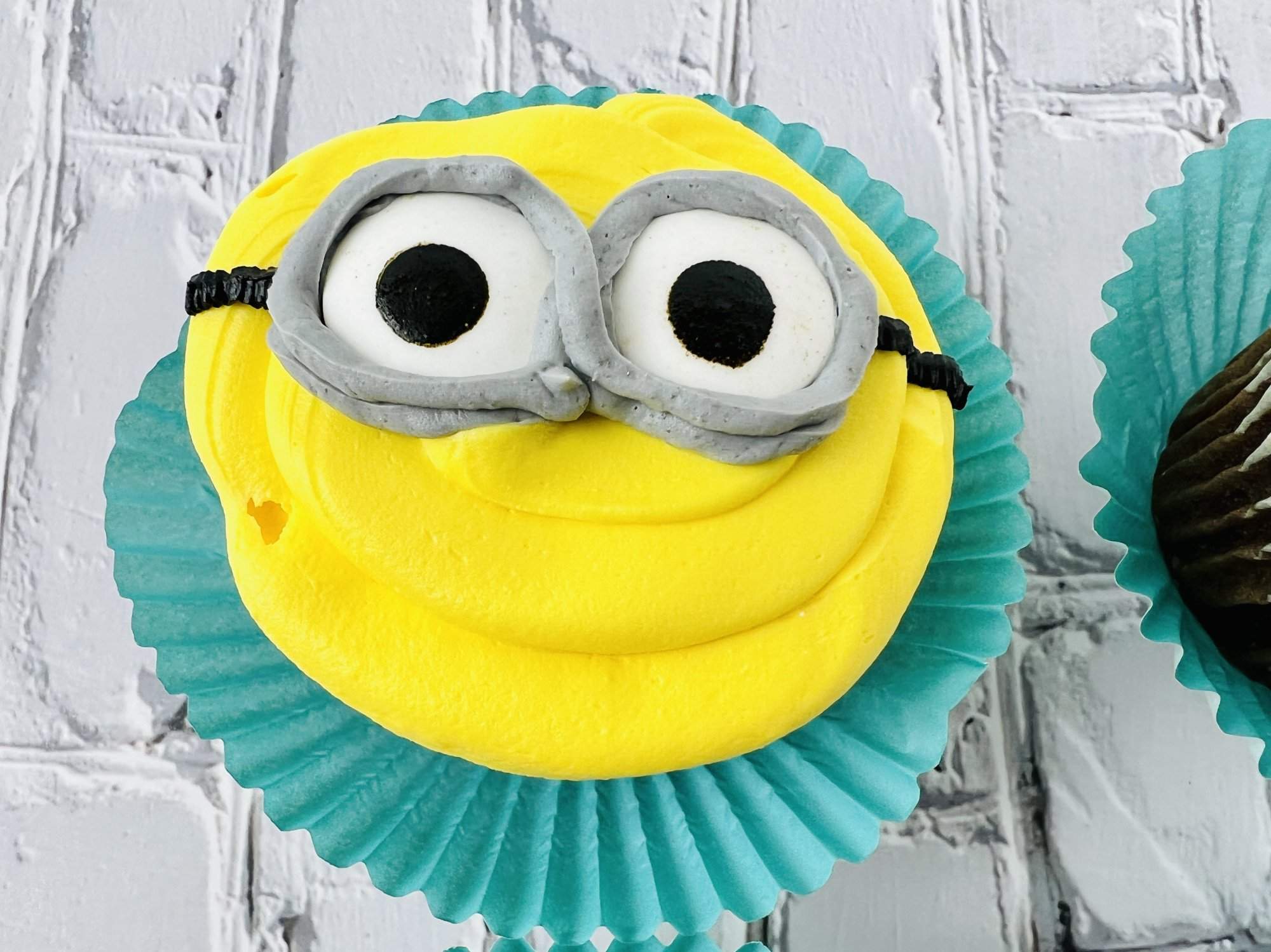 Easy Minion Cupcakes: How To Make Despicable Cupcakes